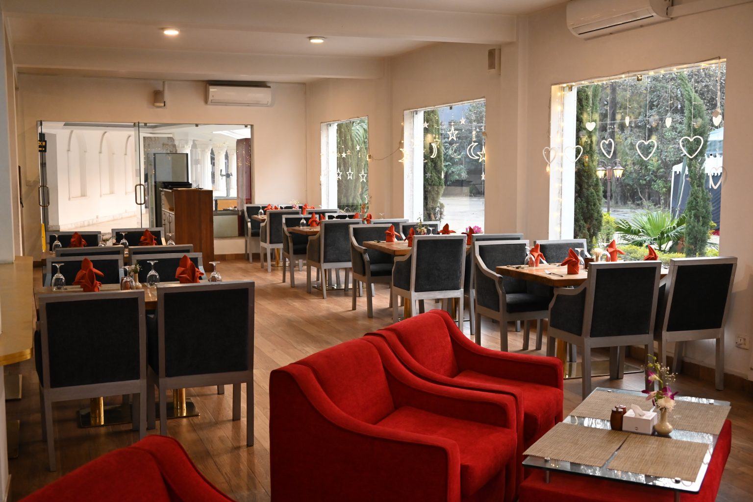 Restaurant – Aranya Hotel